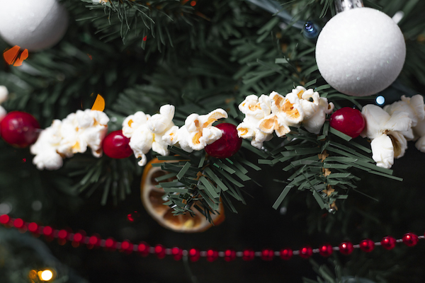 How to Make a Popcorn Garland - The Frugal Farm Wife